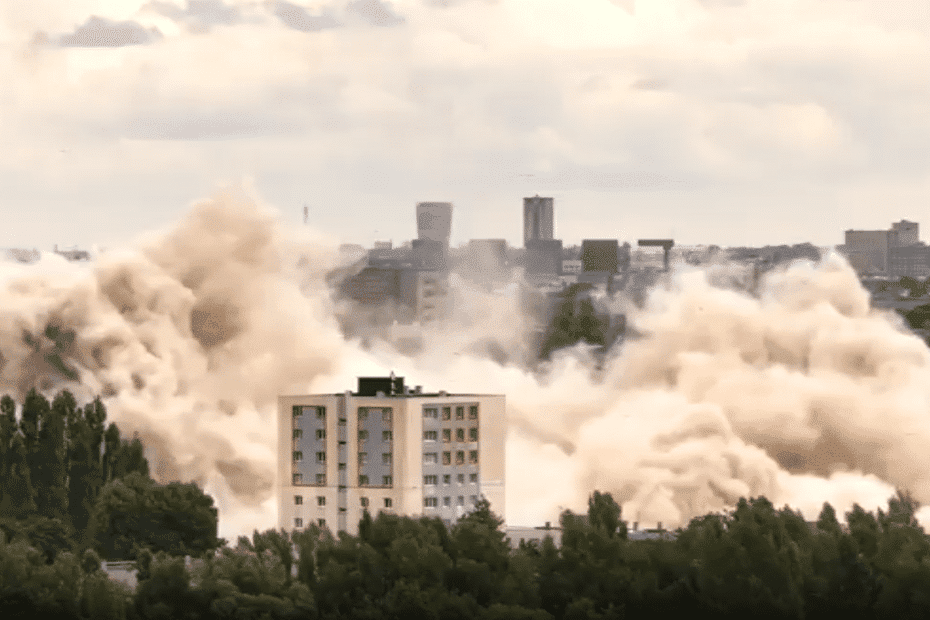 Démolition spectaculaire de la tour Kennedy à Loos près de Lille ...