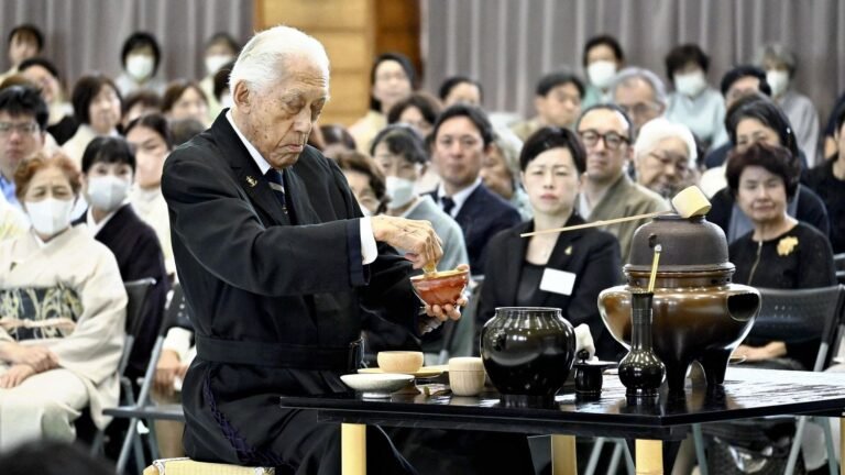 Le célèbre maître japonais de la cérémonie du thé est décédé à l'âge de ...