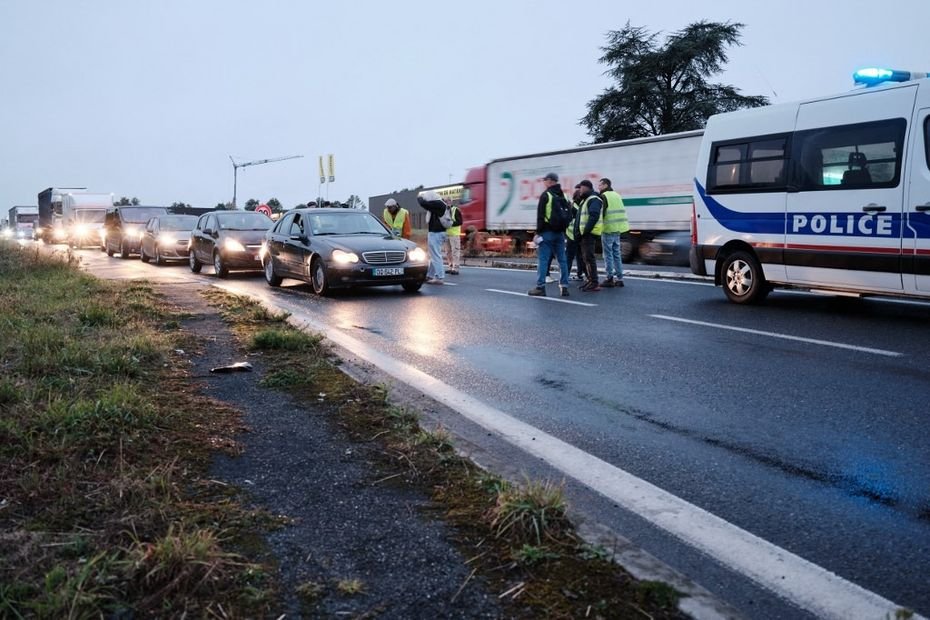 Dans toute la Nouvelle-Aquitaine, des actions de blocage, des ...