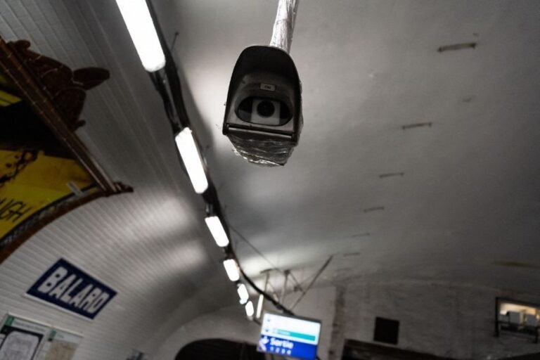 Quel est le risque d'une surveillance permanente de tous"? Quel est le ...